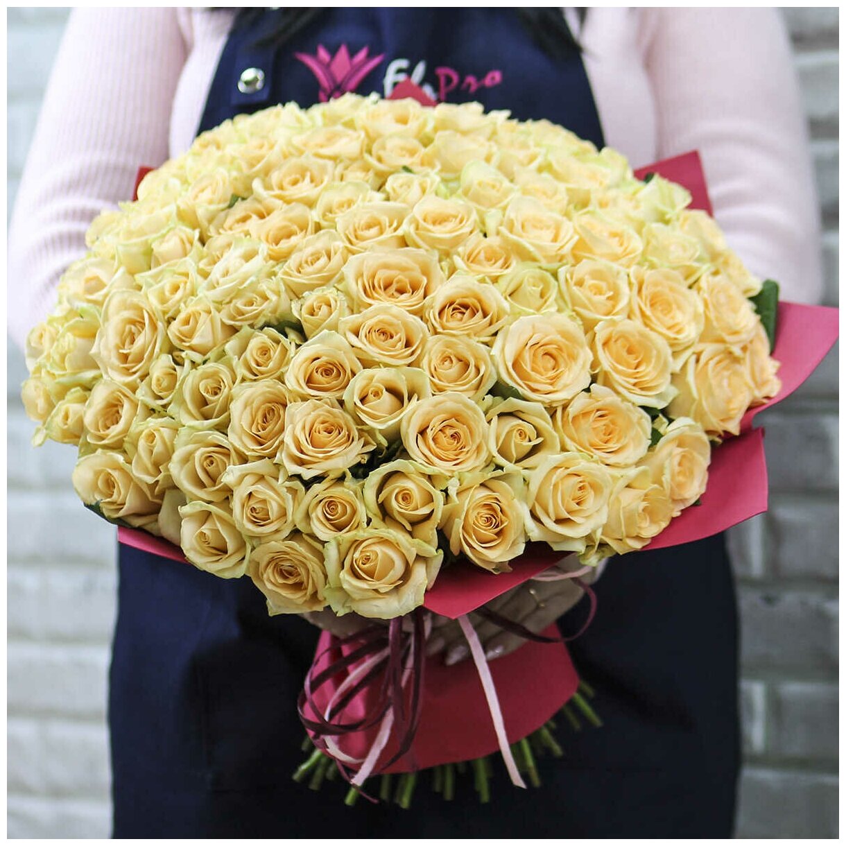 101 персиковая розы Пич Аваланч в упаковке