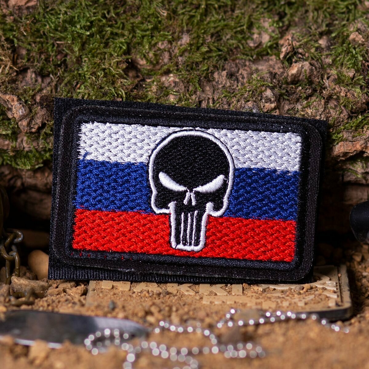 Нашивка-патч каратель на триколоре вышитая на липучке 8х5 черная