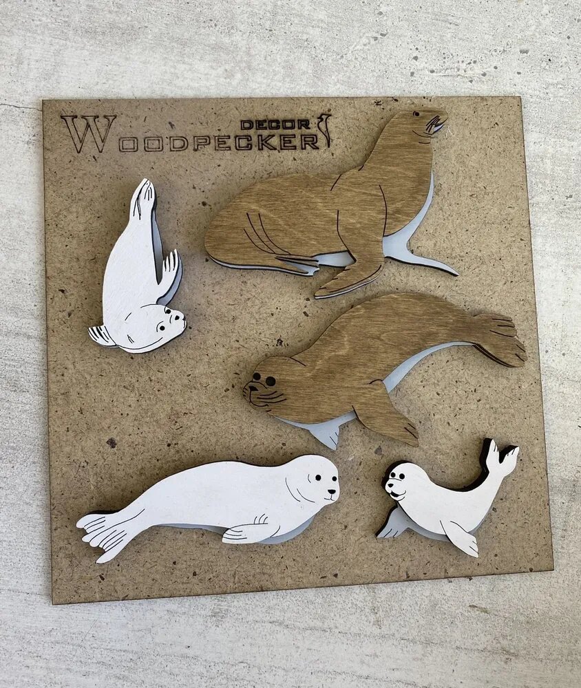 Семья морских котиков - дополнение к карте мира Woodpecker decor / украшение на стену