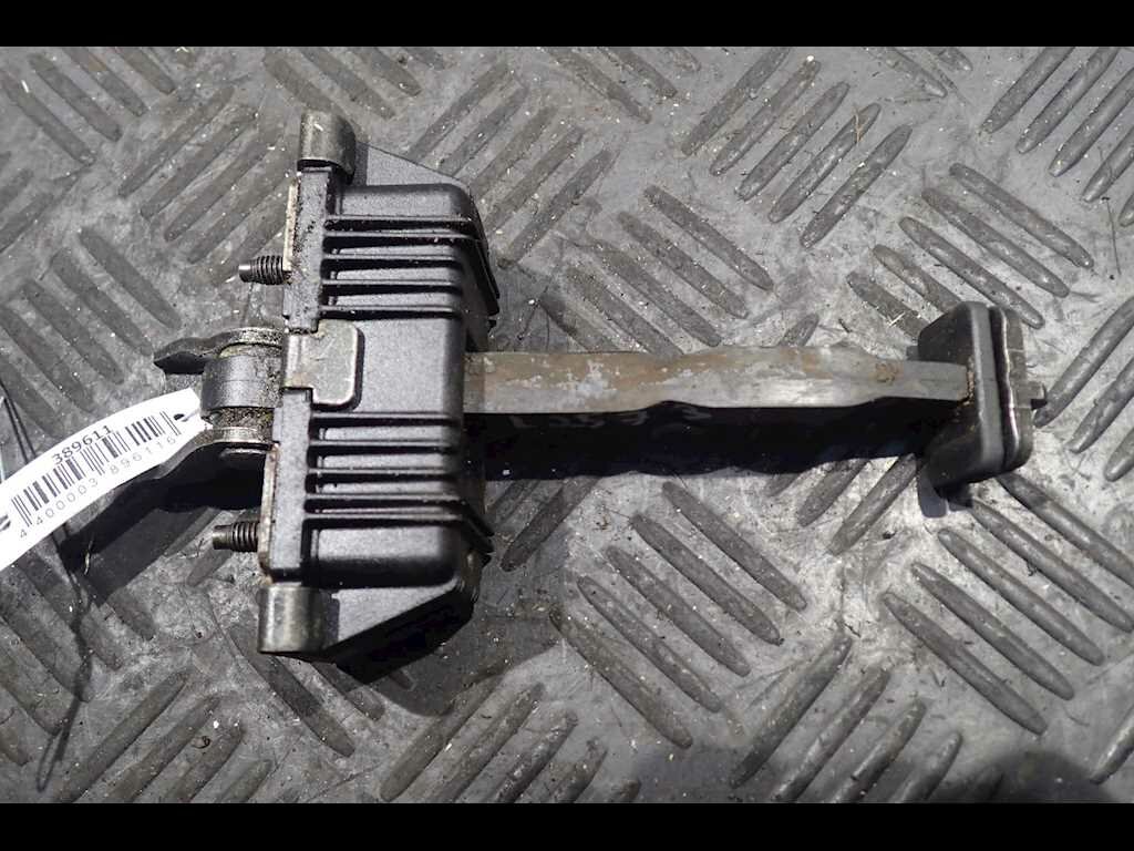 Ограничитель открывания двери Toyota Avensis 2 (T250) 6863005040 арт. 389611