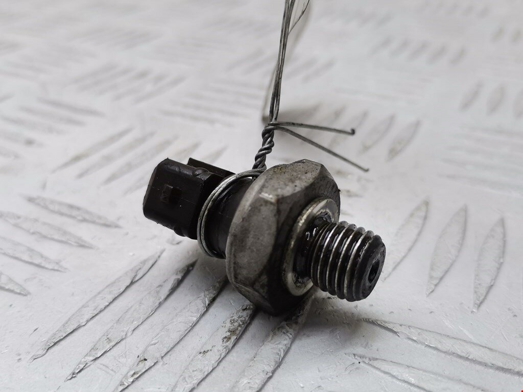 Датчик давления масла BMW 5-Series (E60/E61) 12618611273 арт. 2062483