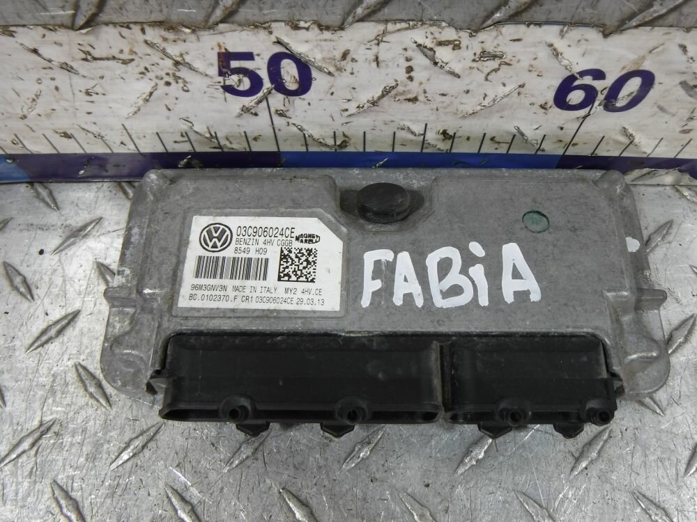 Блок управления двигателем Skoda Fabia II 03С906024CE