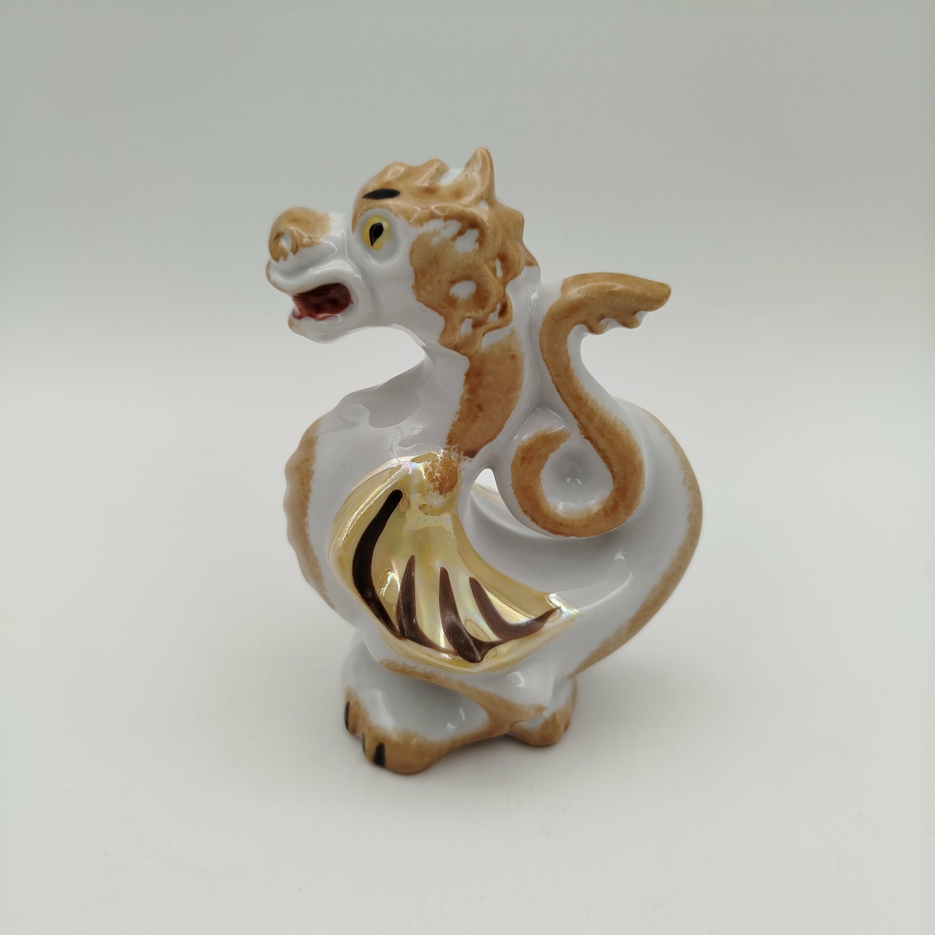 Статуэтка "Дракон", фарфор, аэрография, роспись, люстр