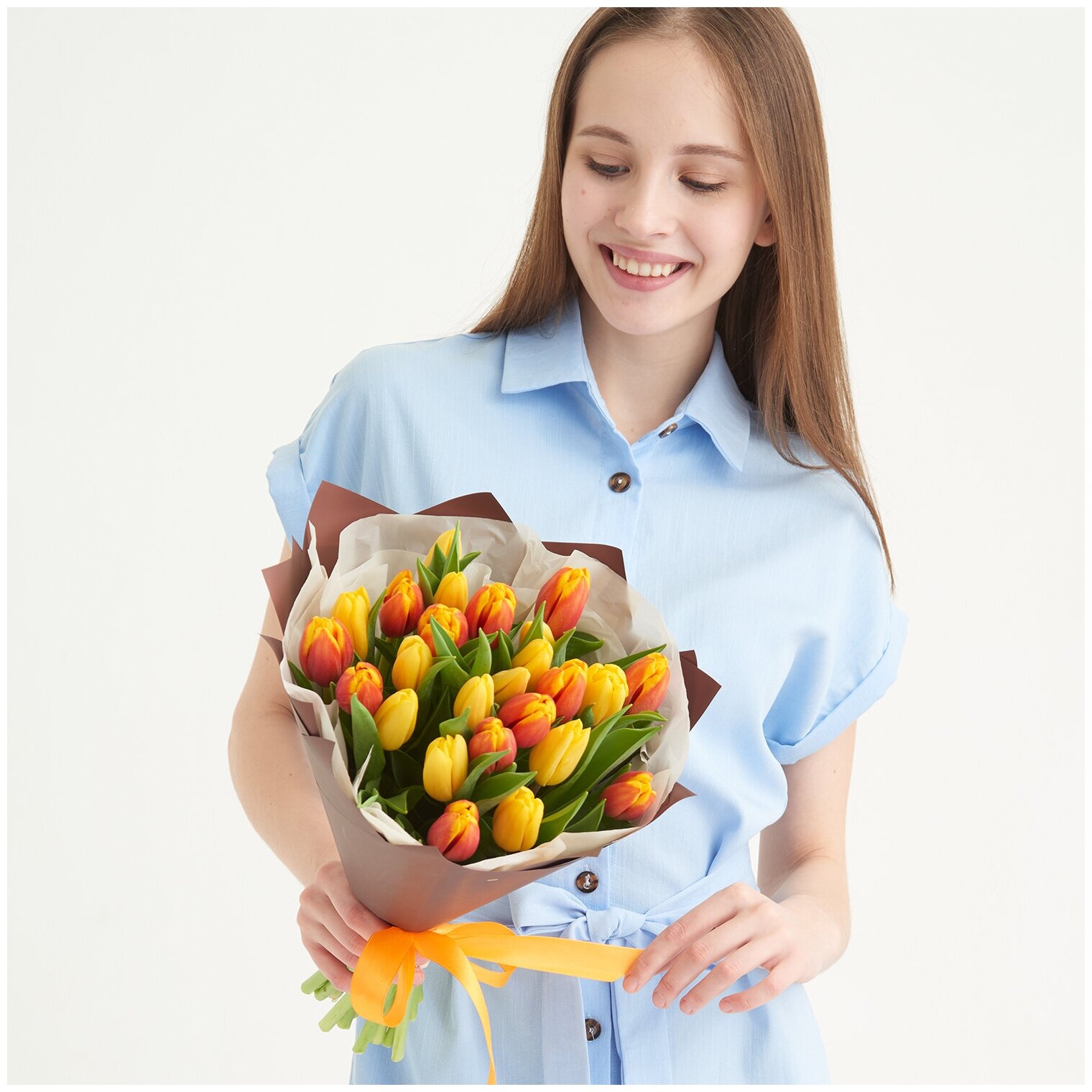 Букет живых цветов 25 оранжевых и желтых тюльпанов Рассвет