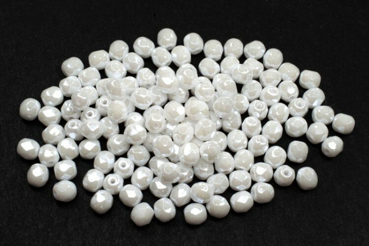 Бусины граненые Firepolish 4мм, отверстие 0,8мм, цвет 03000/21402 белый глянец, 714-053, 50шт