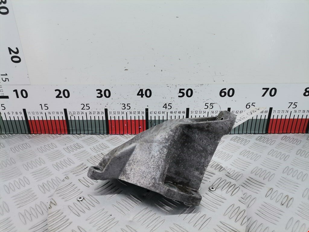 Кронштейн (крепление лапа) двигателя Volkswagen Passat 5 8D0199305 арт. 1863476