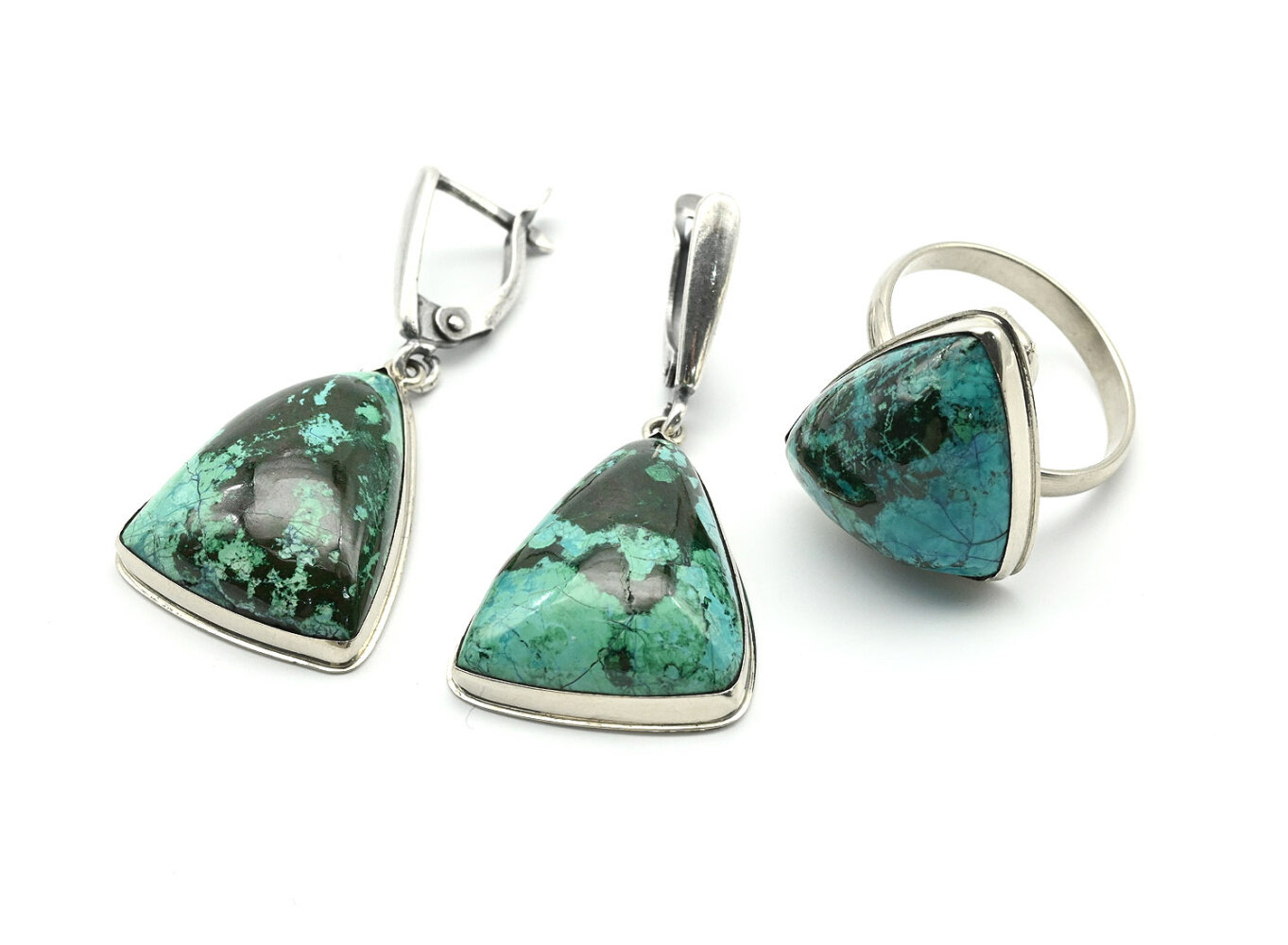 Комплект бижутерии: кольцо, серьги, хризоколла