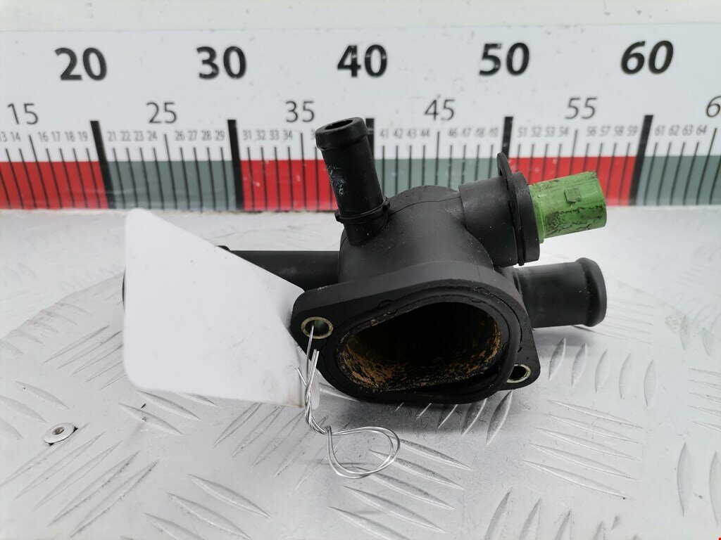 Фланец (штуцер системы охлаждения тройник) Audi A2 8Z 038121133 арт. 1761893