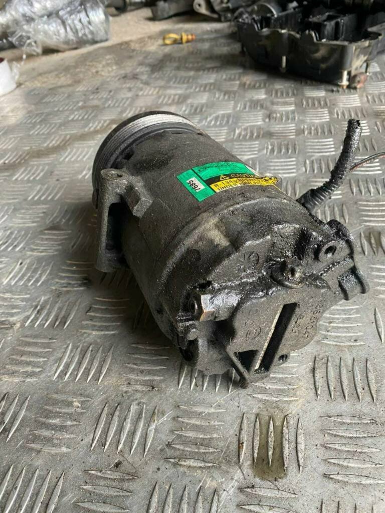 Компрессор кондиционера Opel Corsa C 2003 24427685