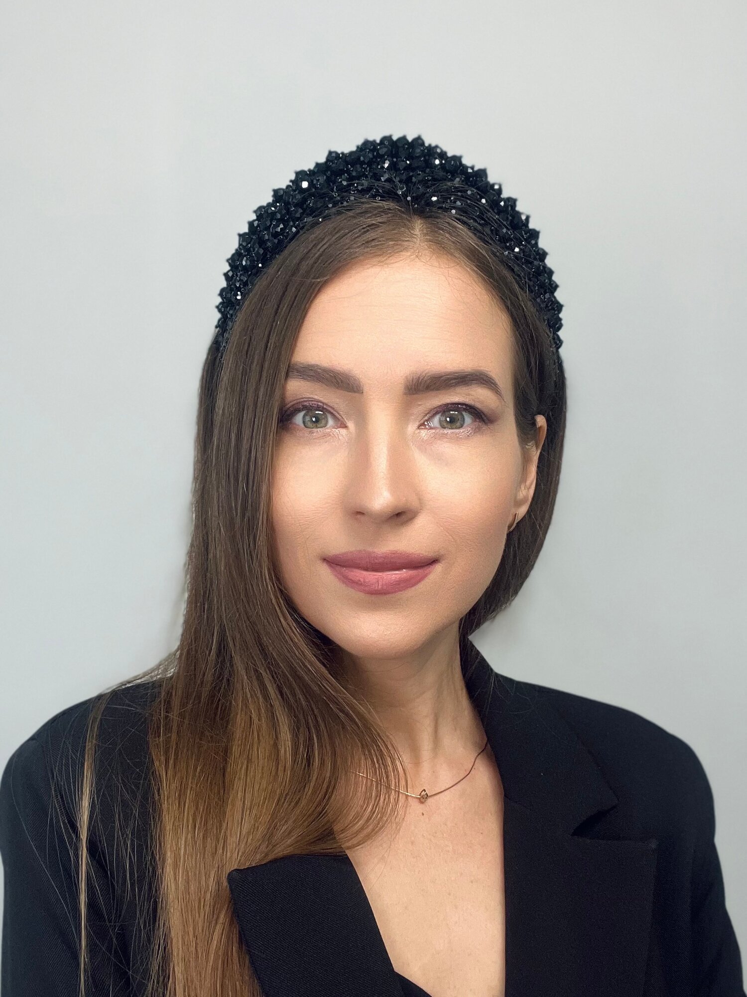 Ободок-кокошник современный Любовь с хрустальными бусинами