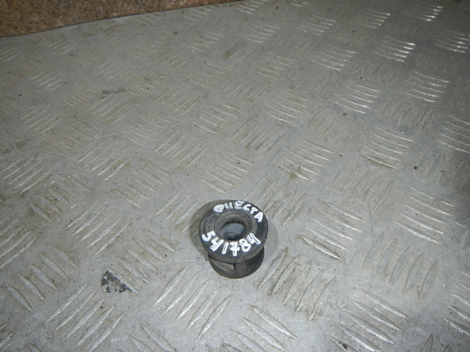 Б/У Кронштейн радиатора, Ford (Форд)-FIESTA (01-07) FORD FIESTA (01-07) Без повреждений. 541784 FORD арт. 1141479