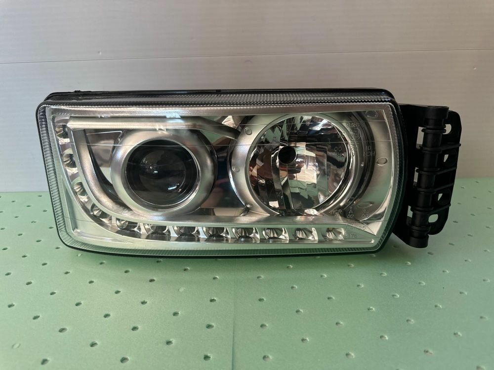 Фара правая IVECO Stralis