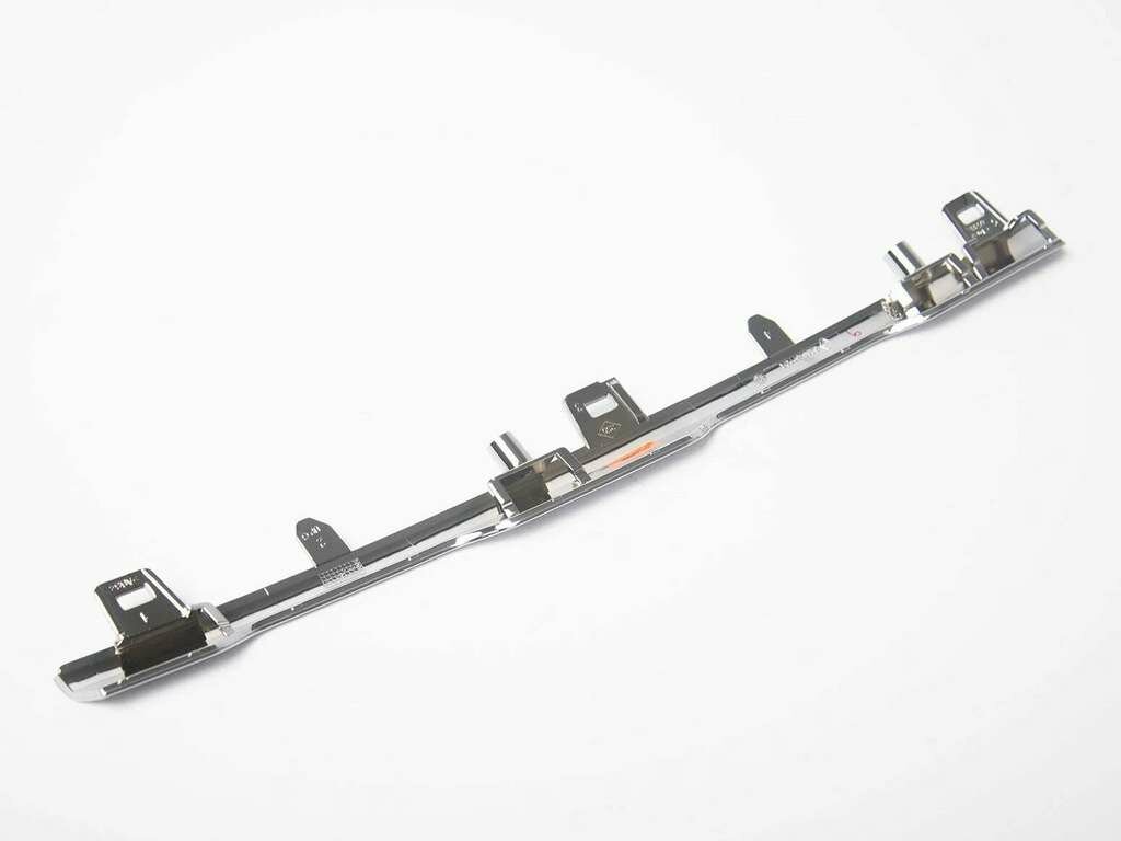 Молдинг верхний решётки радиатора Рено Дастер, левый