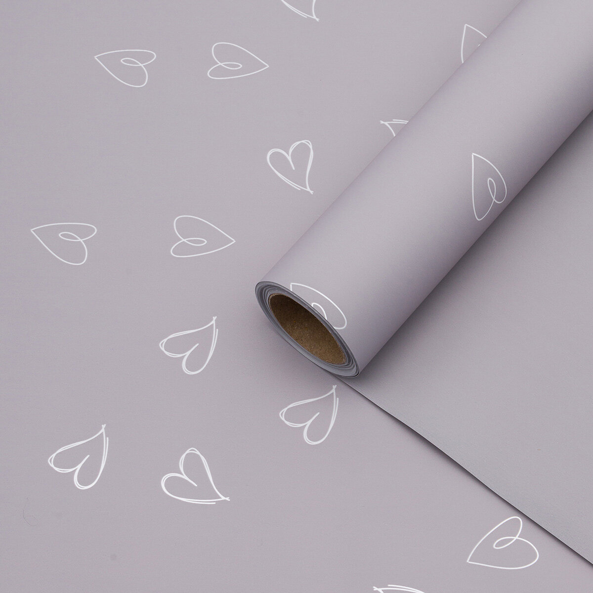 Пленка упаковочная для цветов и подарков Айрис 'Большие сердечки', 65 мкр, 58см*10м (VH2556 пурпурно-серый с сердечками)