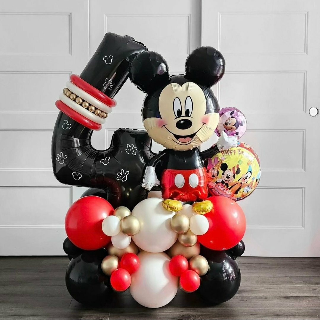 Весёлая композиция из воздушных шаров с Микки Маусом