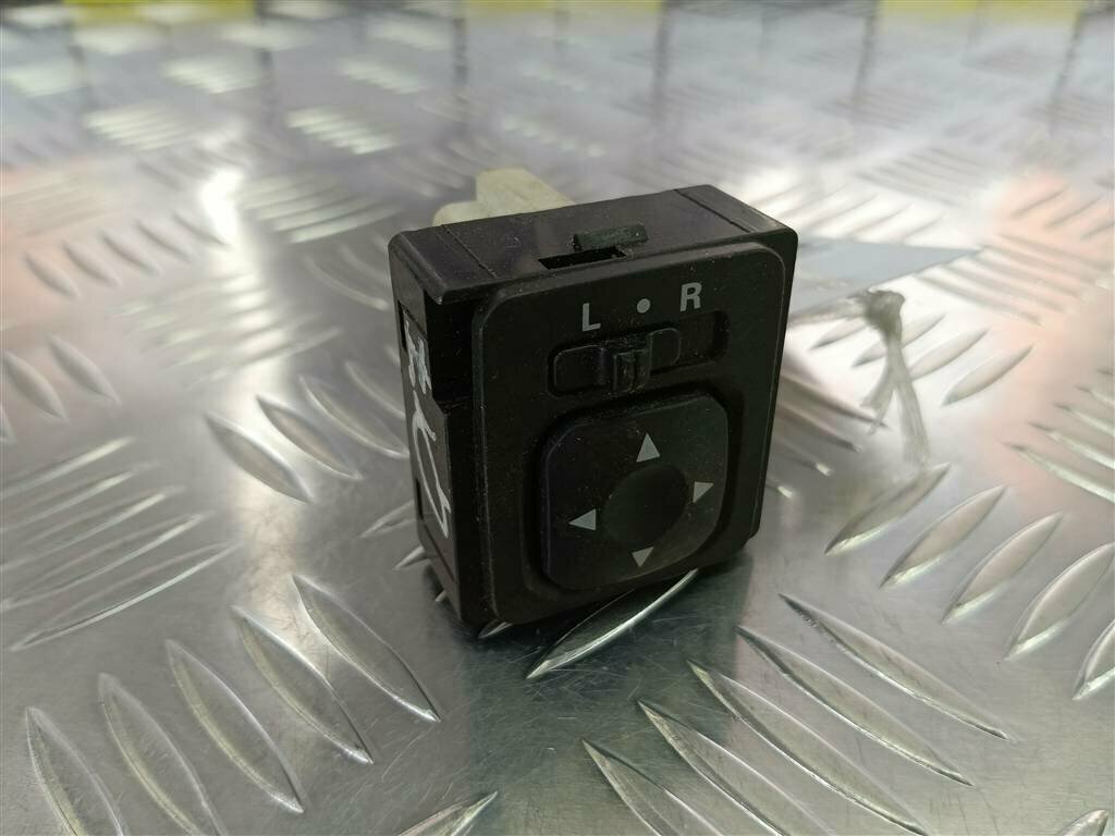 Кнопка регулировки зеркал Б/У для MITSUBISHI OUTLANDER I (2002—2009) MR417977