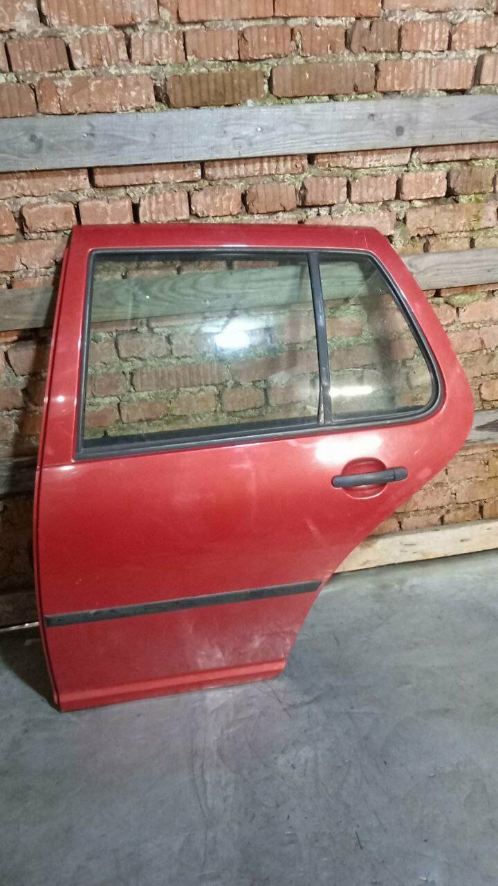 Дверь задняя левая Volkswagen Golf 4 2000
