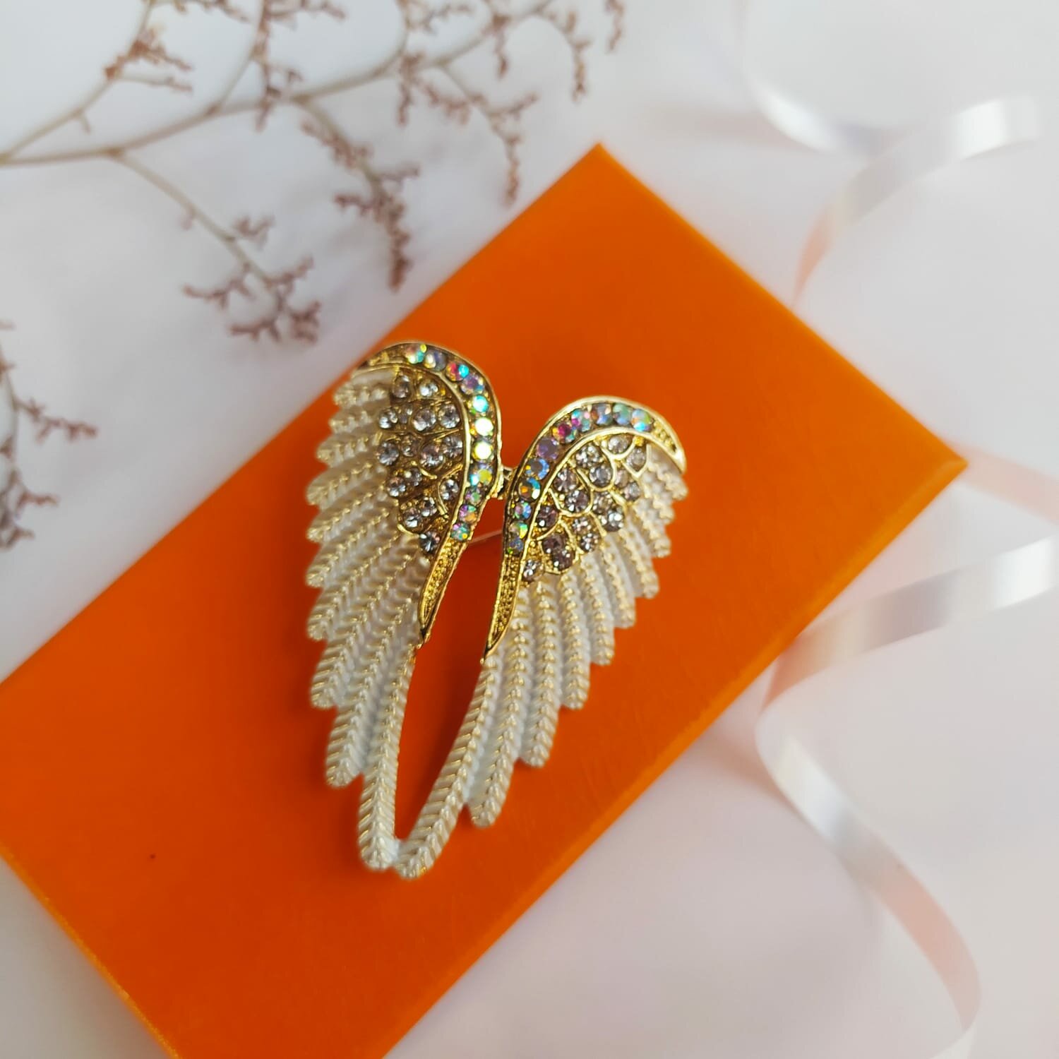 Брошь, стразы, эмаль