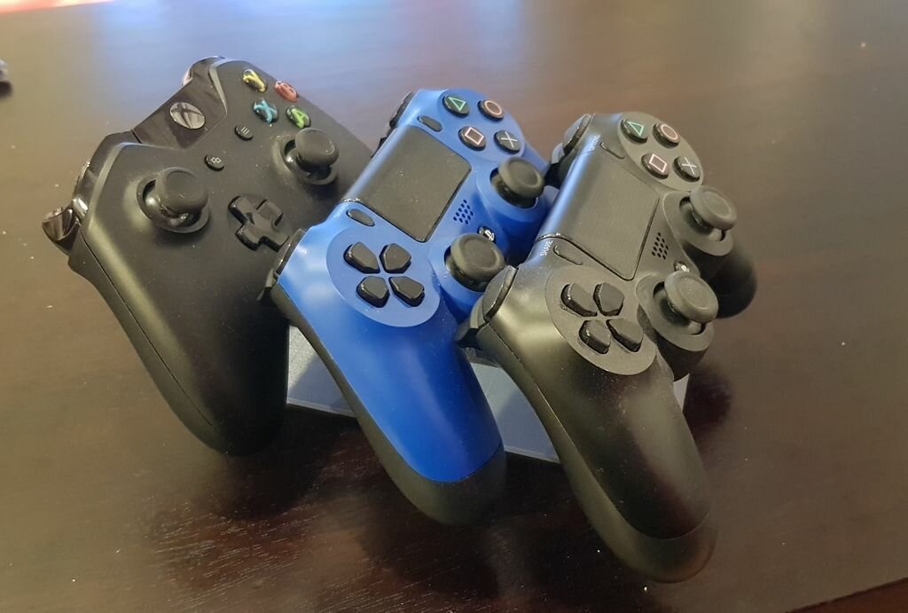 Подставка для геймпадов PS4/Xbox на 3 места/серая