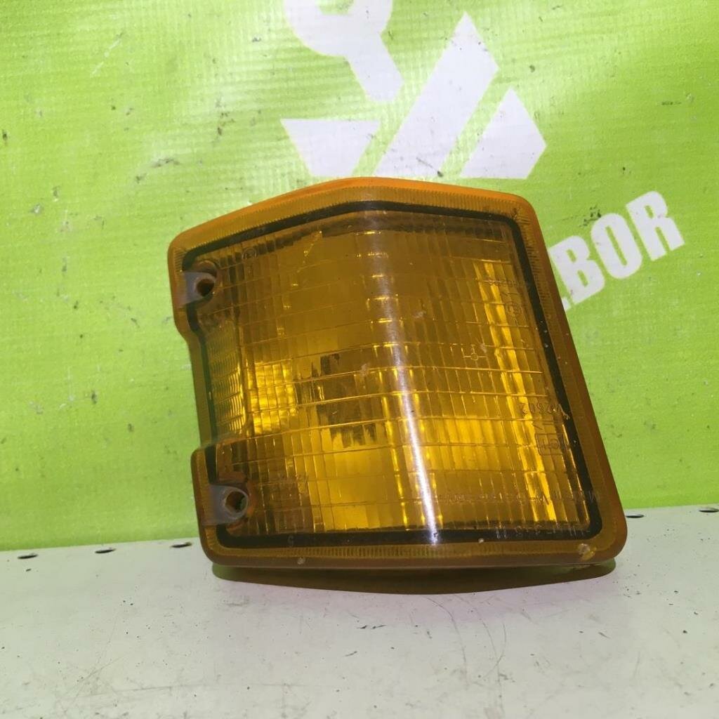 Указатель поворота левый желтый VW Transporter T2 T3 79-92