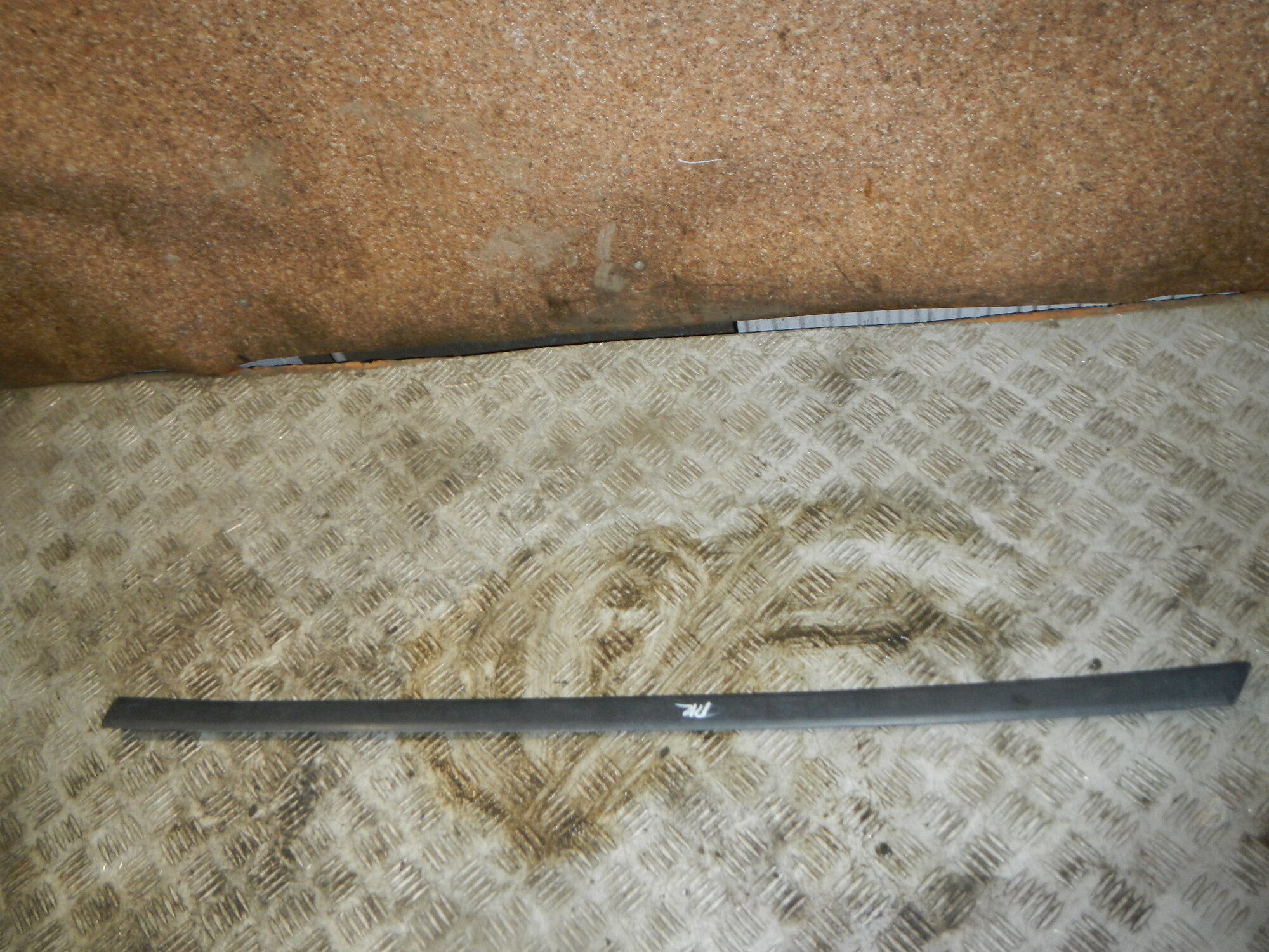 Б/У Молдинг двери передней правой, Ford (Форд)-FIESTA (01-07) FORD FIESTA (01-07) -06,5 дверей. Задир. 518662 FORD арт. 2...