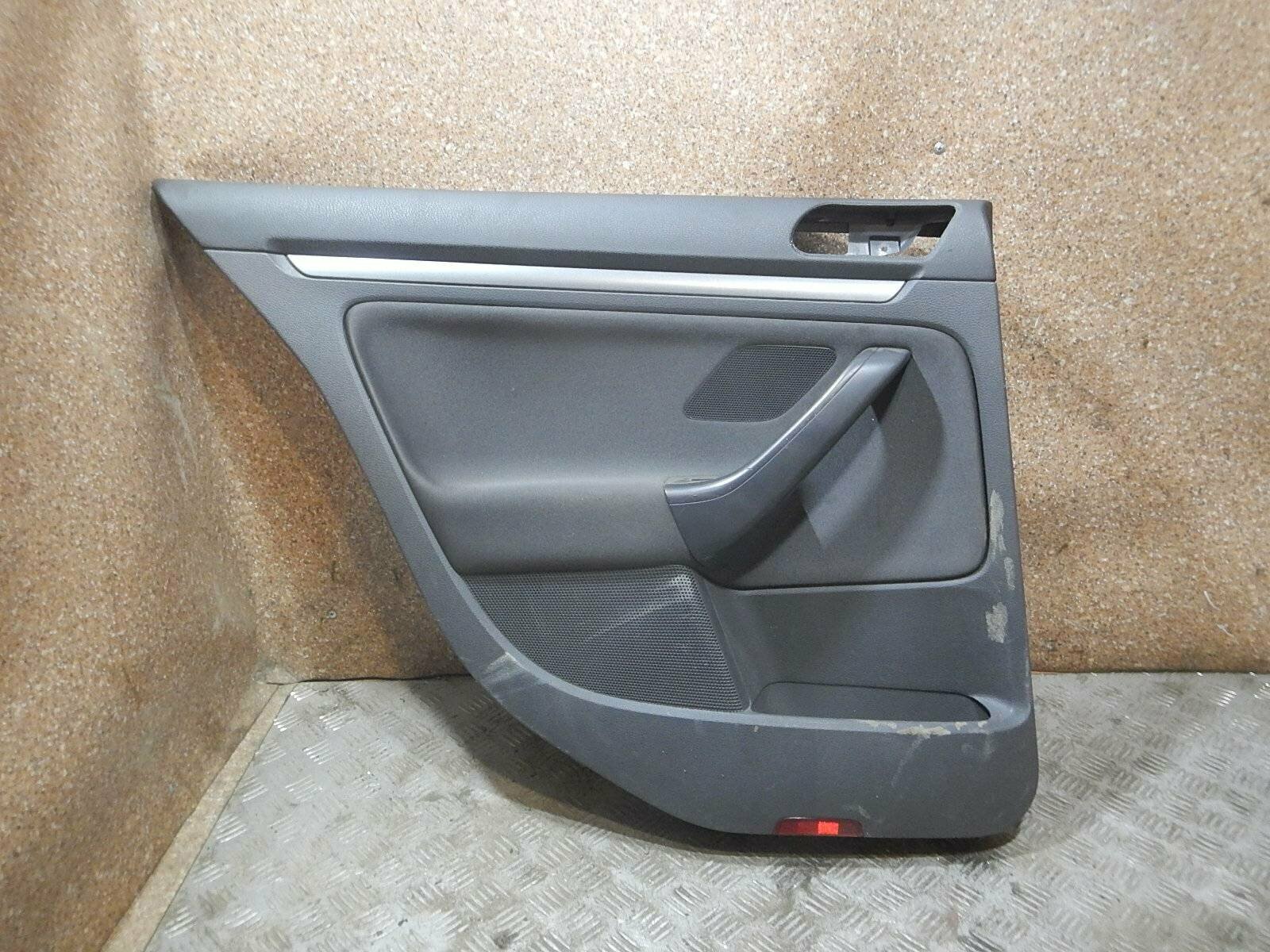 Б/У Обшивка двери задней левой, Volkswagen (Фольксваген)-JETTA (06-11) VOLKSWAGEN JETTA (06-11) С кнопкой стеклоподъемник...