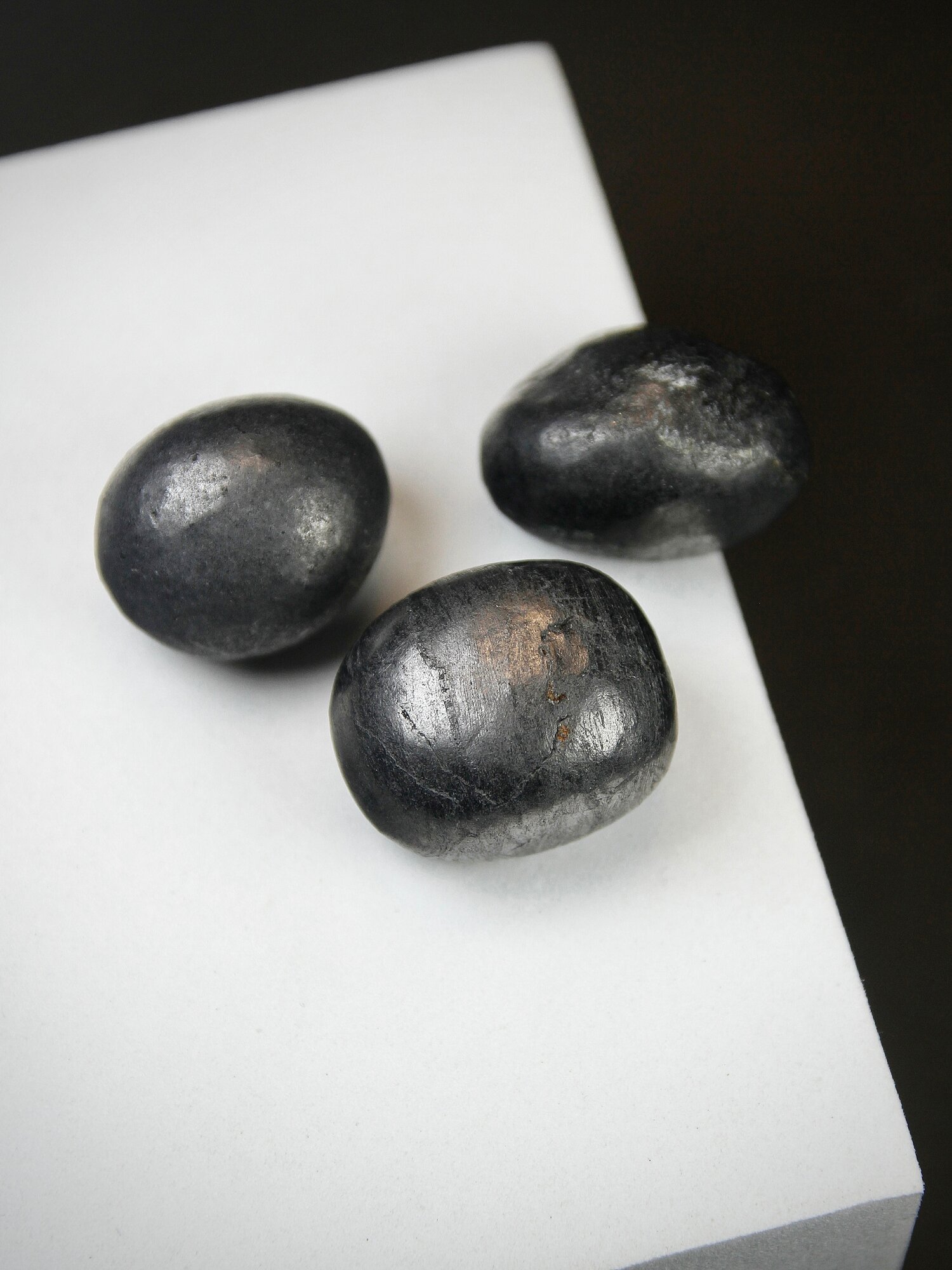 Шунгит - 2 см, натуральный камень, 3 шт - оберег