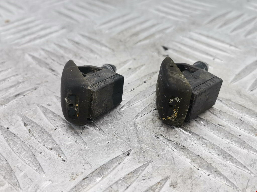 Форсунка омывателя лобового стекла Volkswagen Polo 3 3B0955985C арт. 2060043