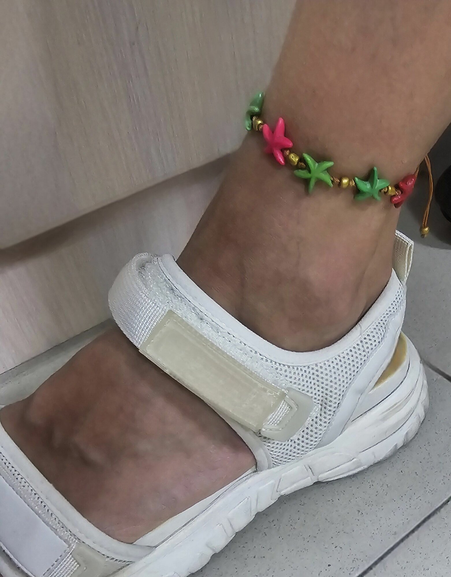 Браслет на ногу