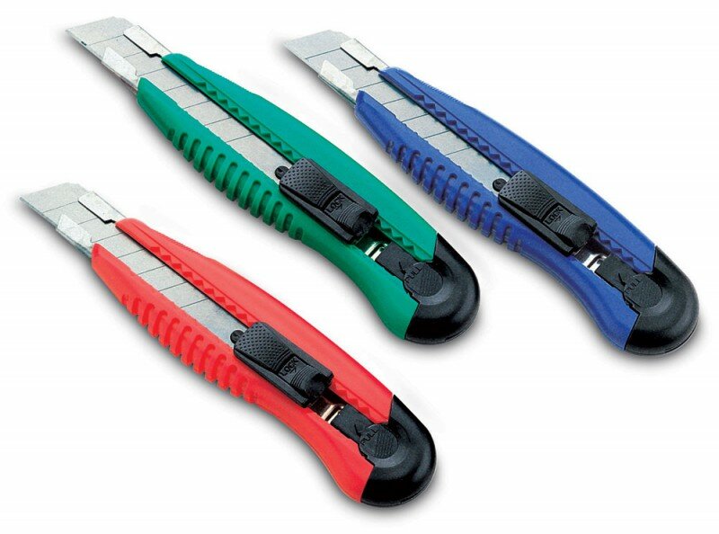 Нож канцелярский Kw-Trio 3713 шир. лез.18мм усиленный 2 сменных лезвия металл ассорти блистер