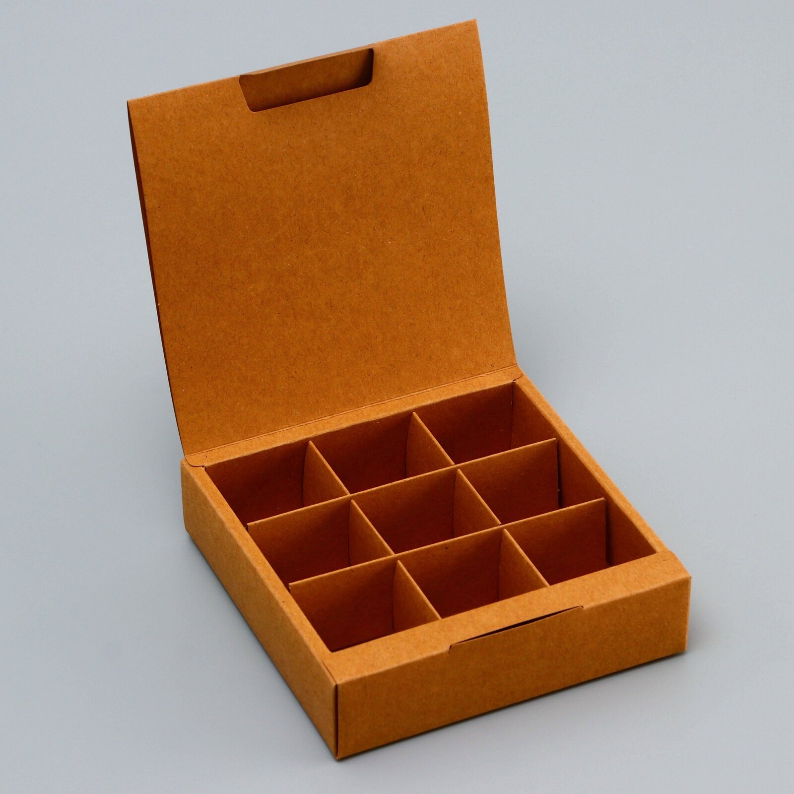 Коробка для 9 конфет UPAK LAND, размер 13.7×13.7×3.5 см, с откидной крышкой