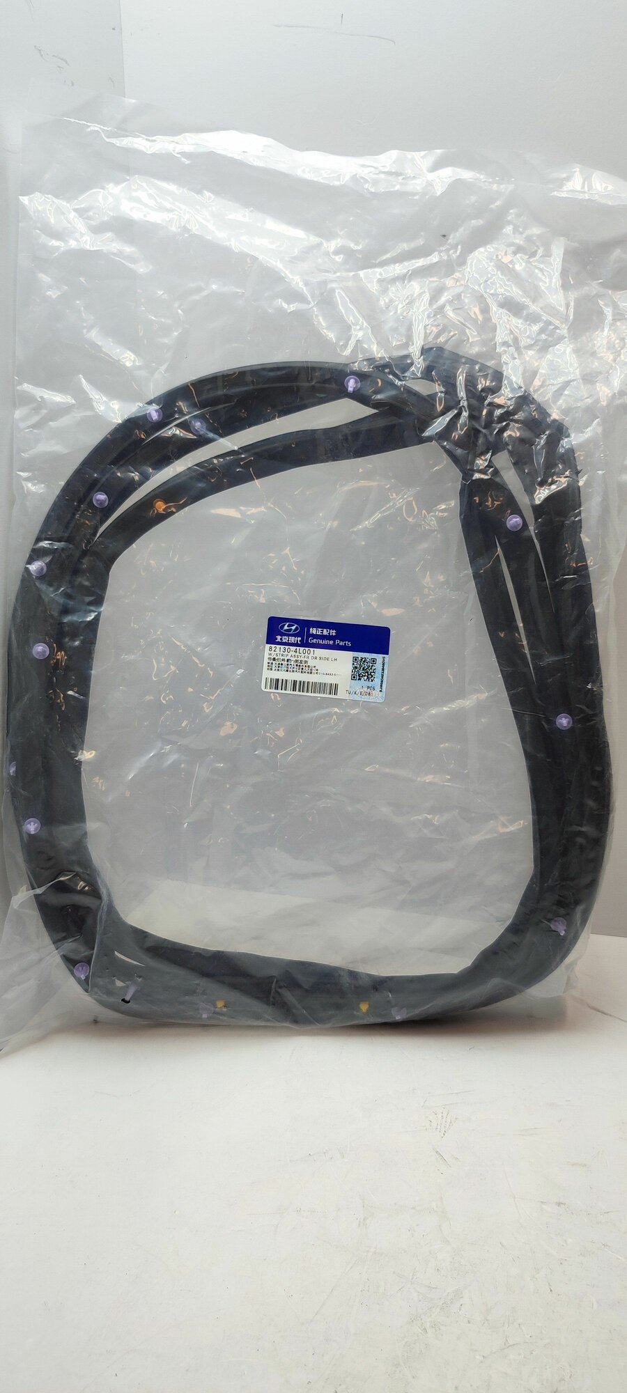 Уплотнитель двери 821304L001 Hyundai- KIA