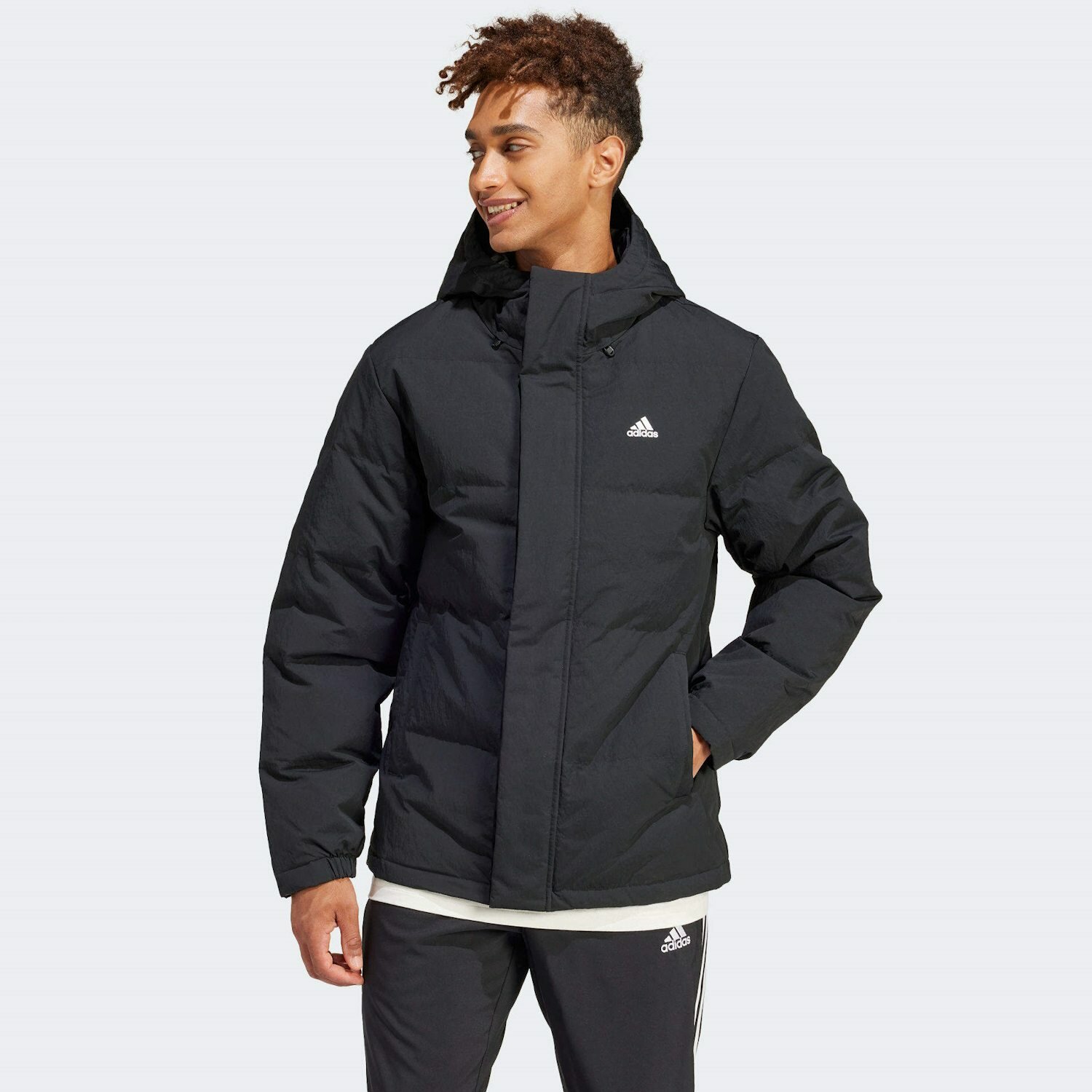 Пуховик adidas REGULAR DAILY DOWN JACKET, размер XXL, черный — фото 1