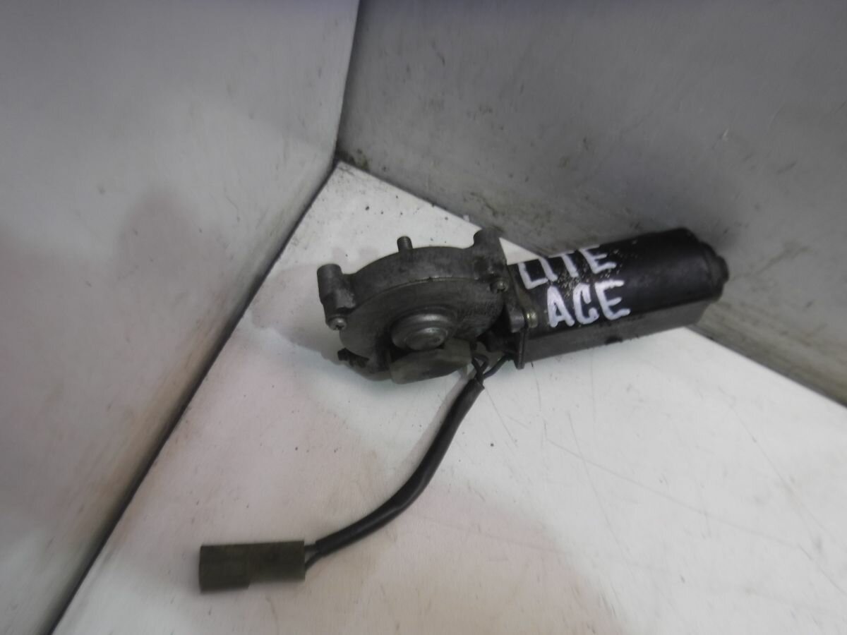 Моторчик стеклоочистителя задний Toyota Lite Ace III (1985—1992) 8511095720