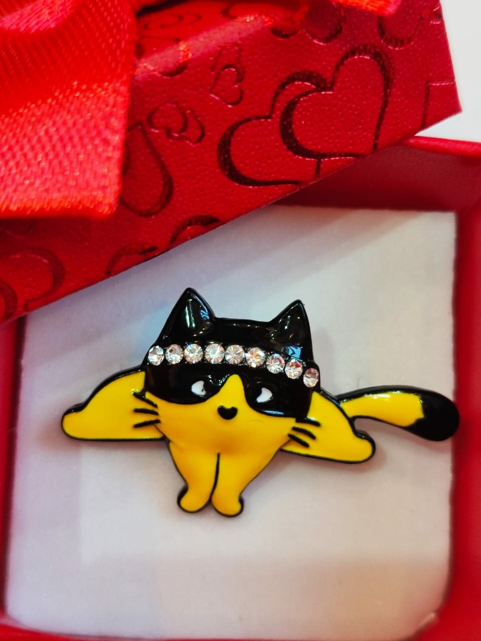 Брошь, эмаль, стразы