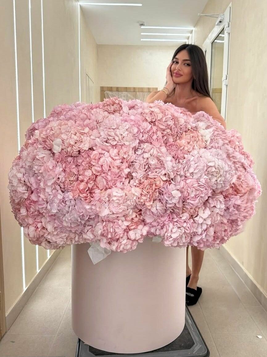 Композиция в коробке «Коробка гортензий», 101 цветок, 60 см х 70 см, цвет: розовый