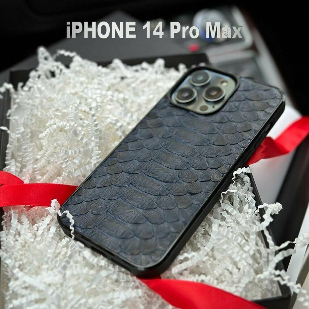 Премиум чехол на iPhone 14 Pro Max из натуральной кожи питона синего оттенка.