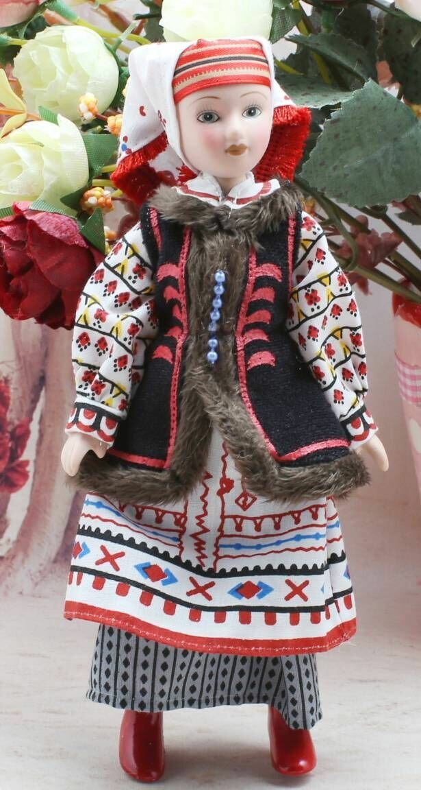 Кукла коллекционная в женском костюме Львовской губернии