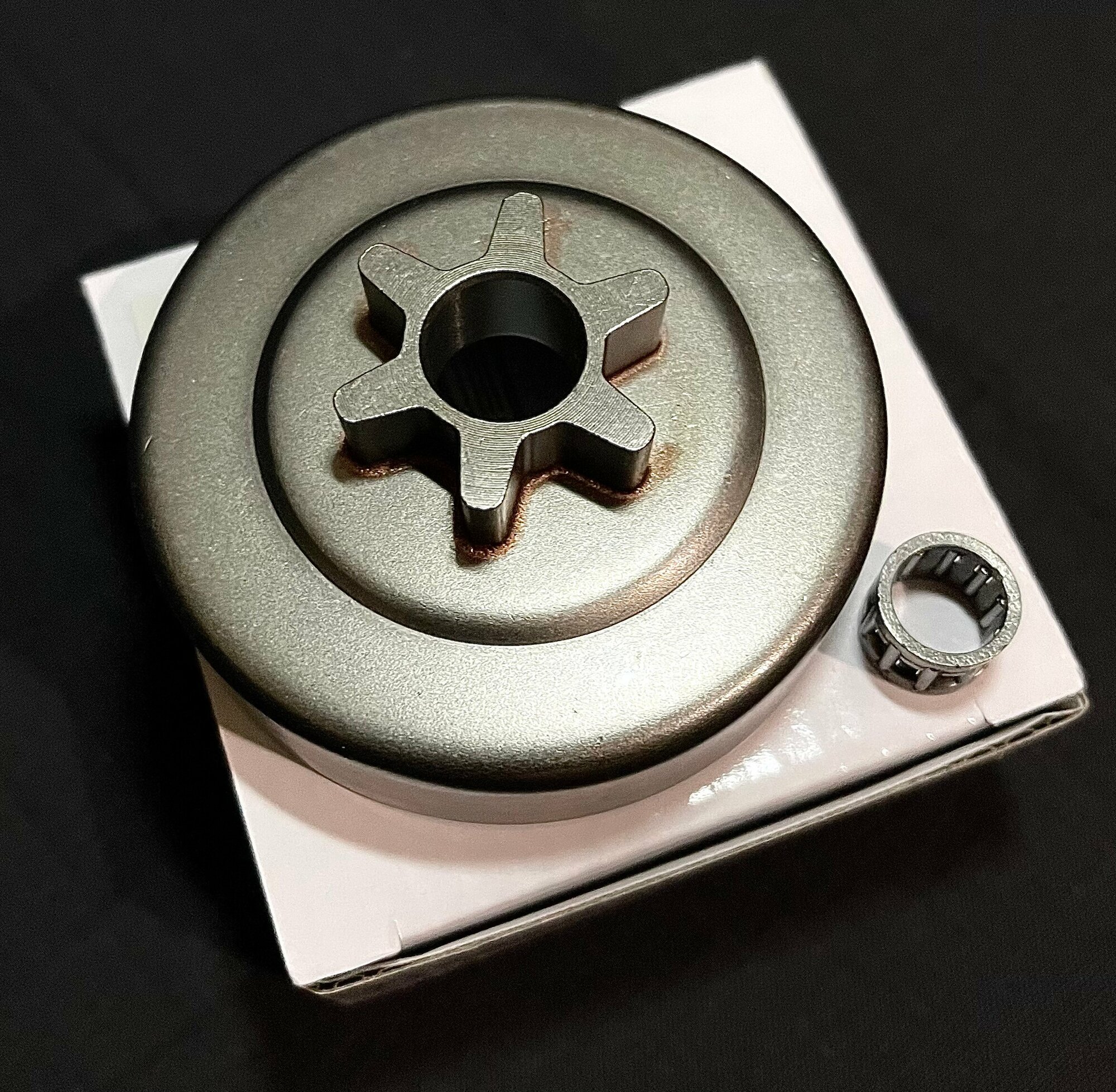 Звездочка ведущая для бензопил 3/8" STIHL MS 180/210/230/250, монолит, с подшипником.