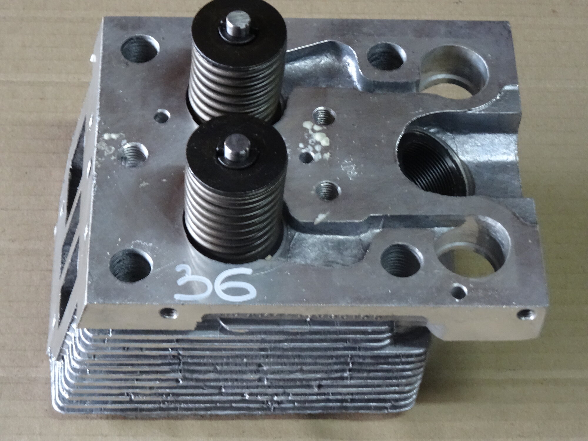 Головка блока цилиндров Т40, Т16, Т25 в сб с клапан.