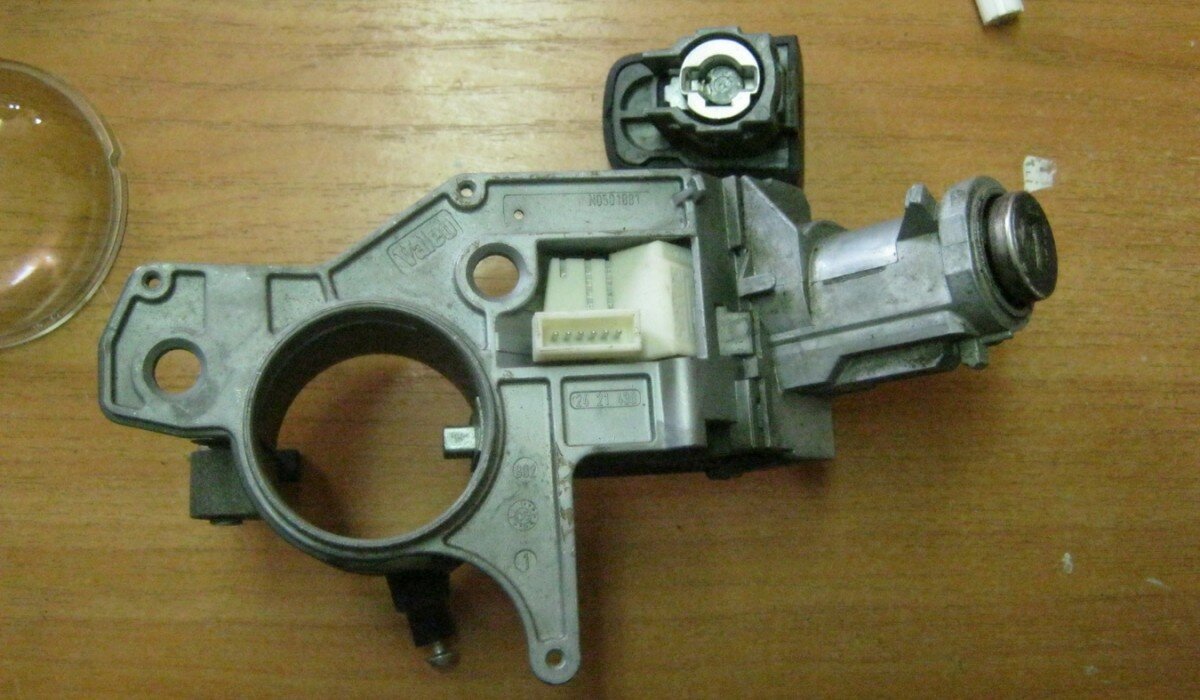 Замок зажигания Astra H / Family Opel 2421430