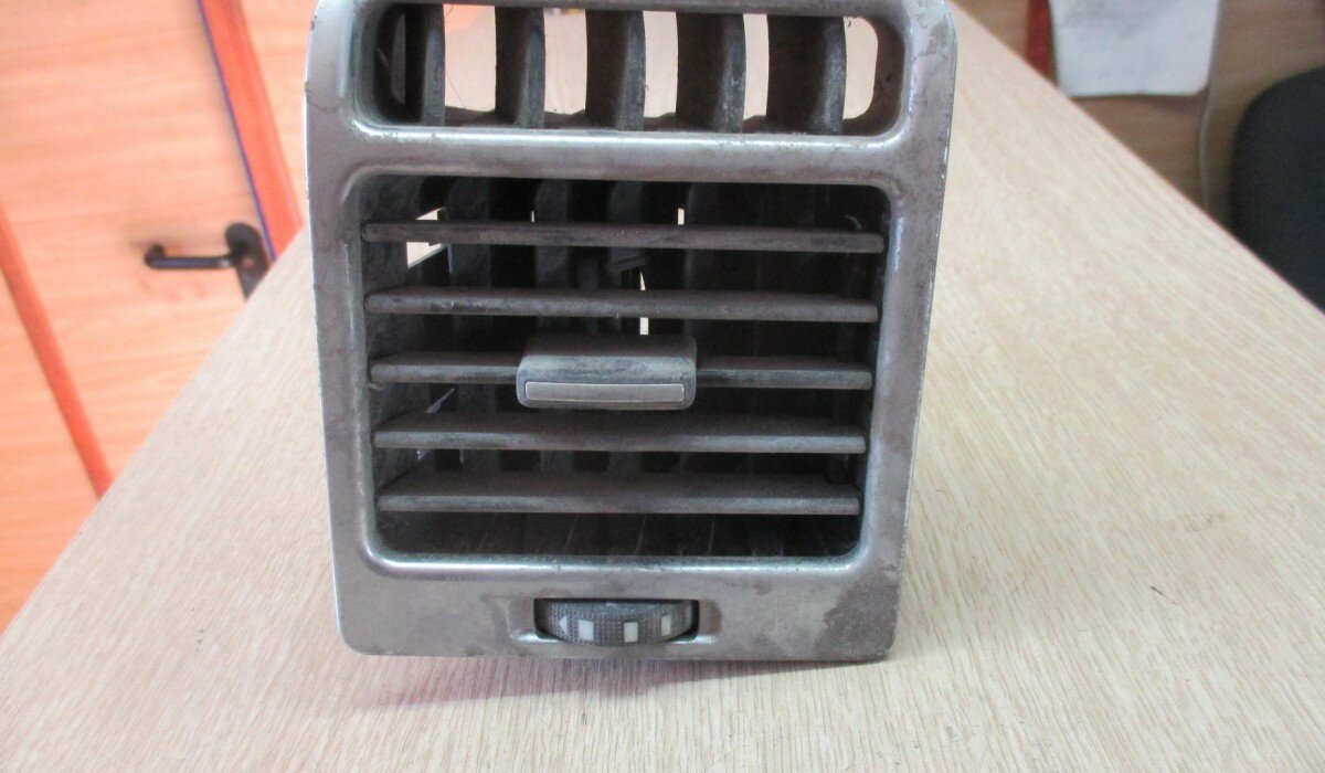 Дефлектор воздушный Range Rover III (LM) Land Rover JBD500260PUY