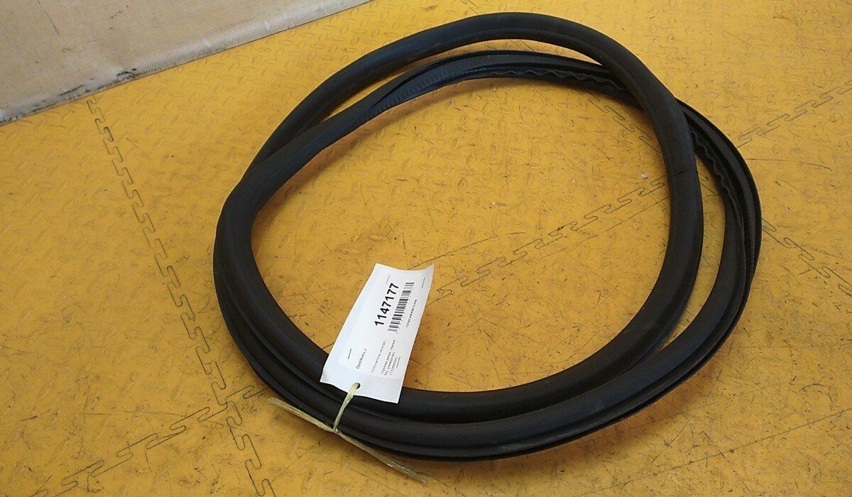 Уплотнитель (внутри) Astra J Opel 13260049
