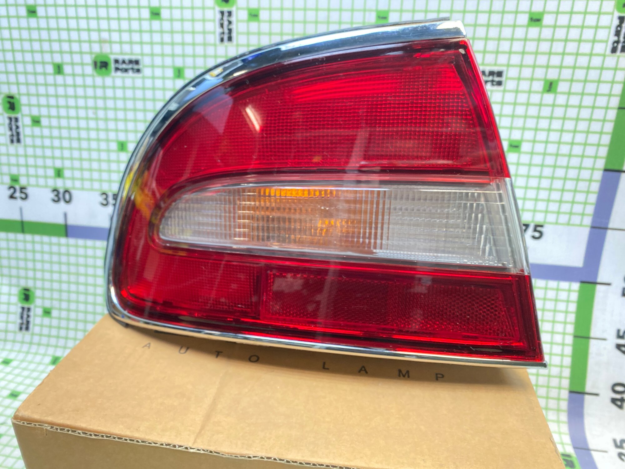 Фонарь задний наружный левый для Mitsubishi Galant