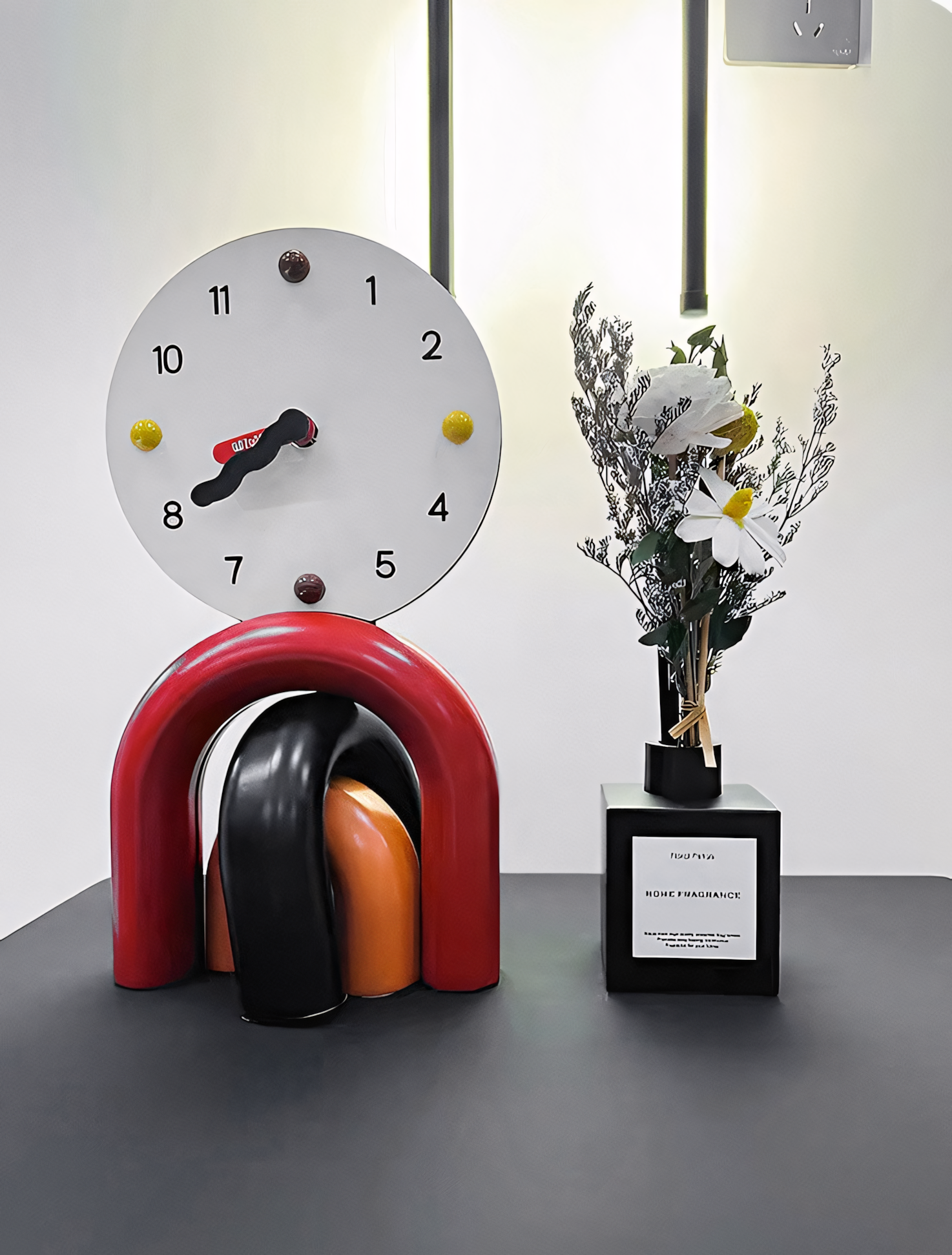 Настольные деревянные часы, лакированные, цвет красный/черный/желтый, размер 14.7 х 30 см