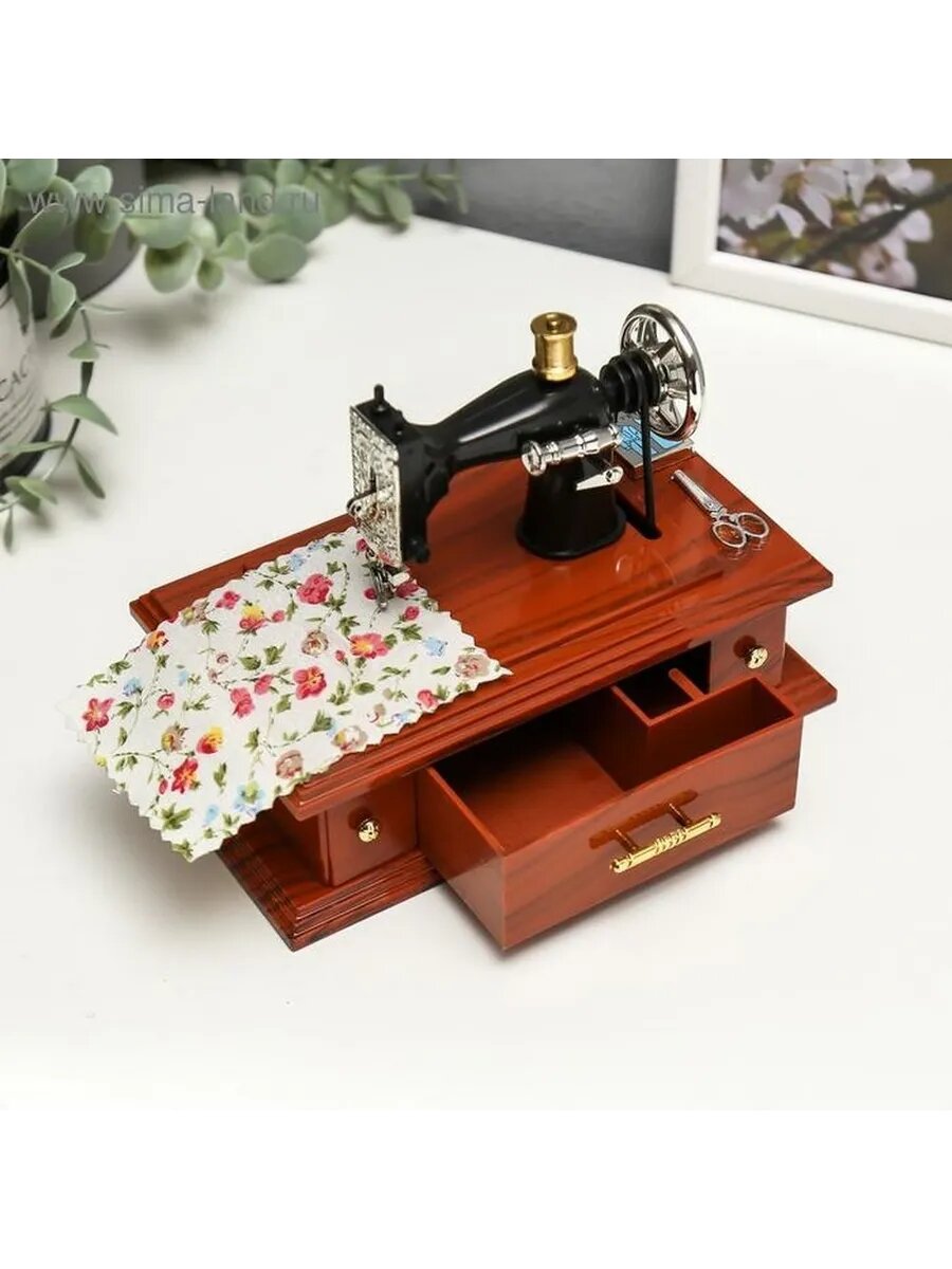 Музыкальная шкатулка с швейной машинкой