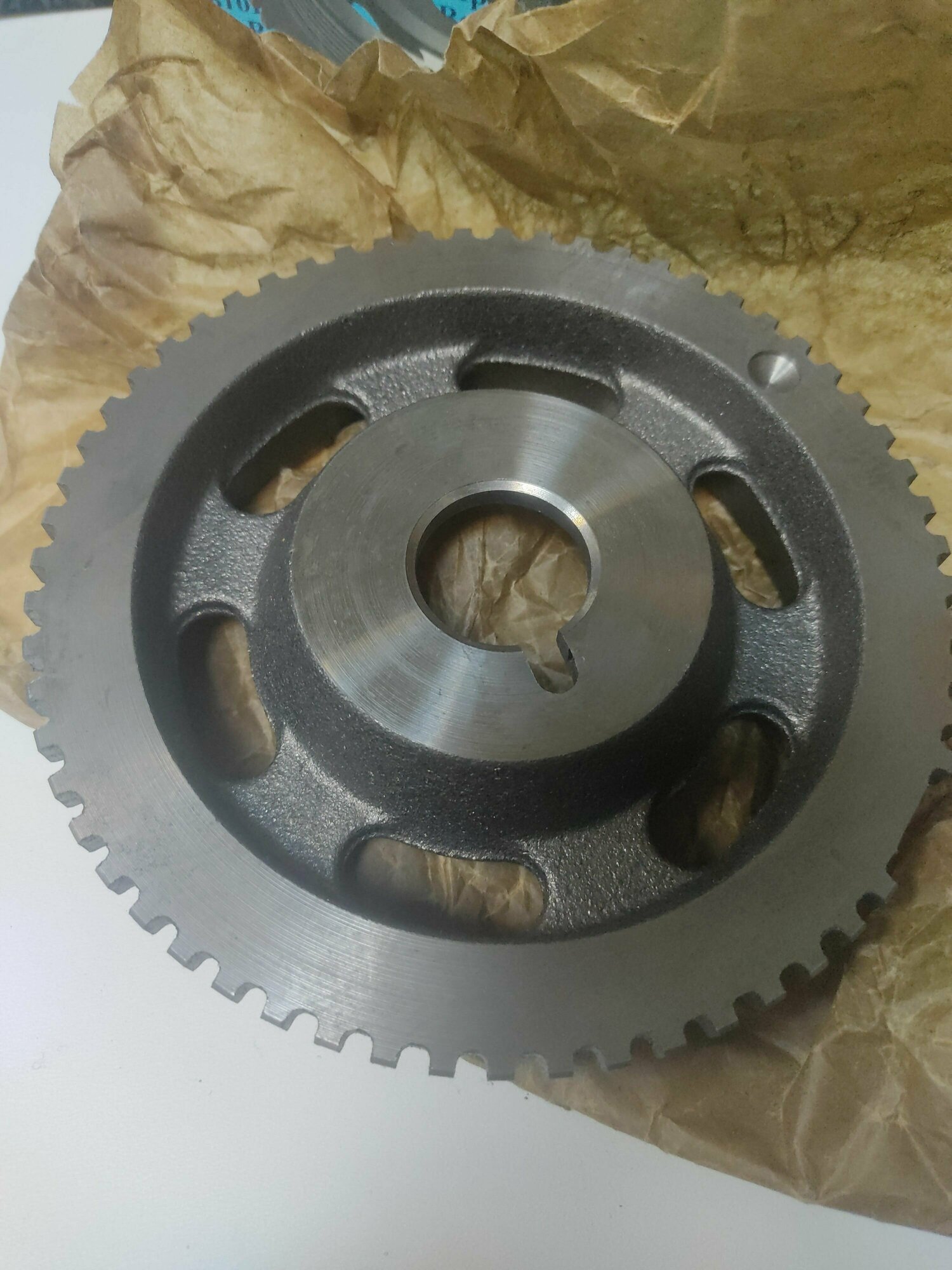 Шкив коленвала для ВАЗ 2110-12, 1118 Калина, 2170 Приора, LADA Kalina, Priora с демпфером (16 кл. дв.) чугун арт. 2112-1005058