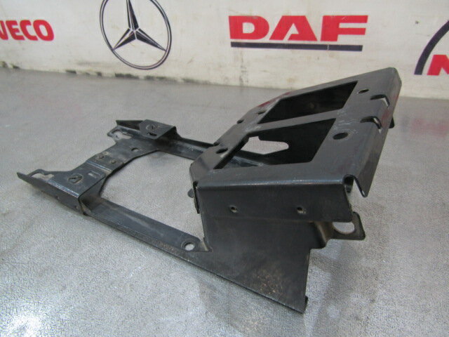 Кронштейн центральной накладки салона кабины MAN TGA, TGL, TGM, TGS