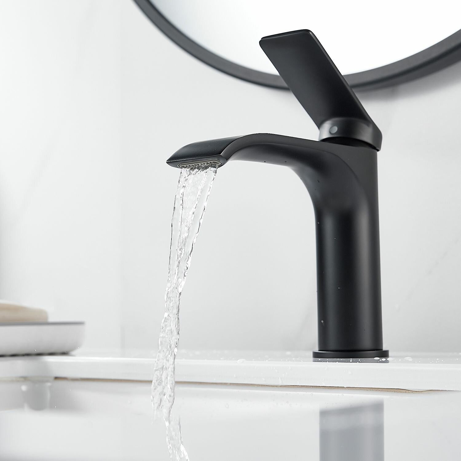 Смеситель для раковины Shevanik с каскадным изливом