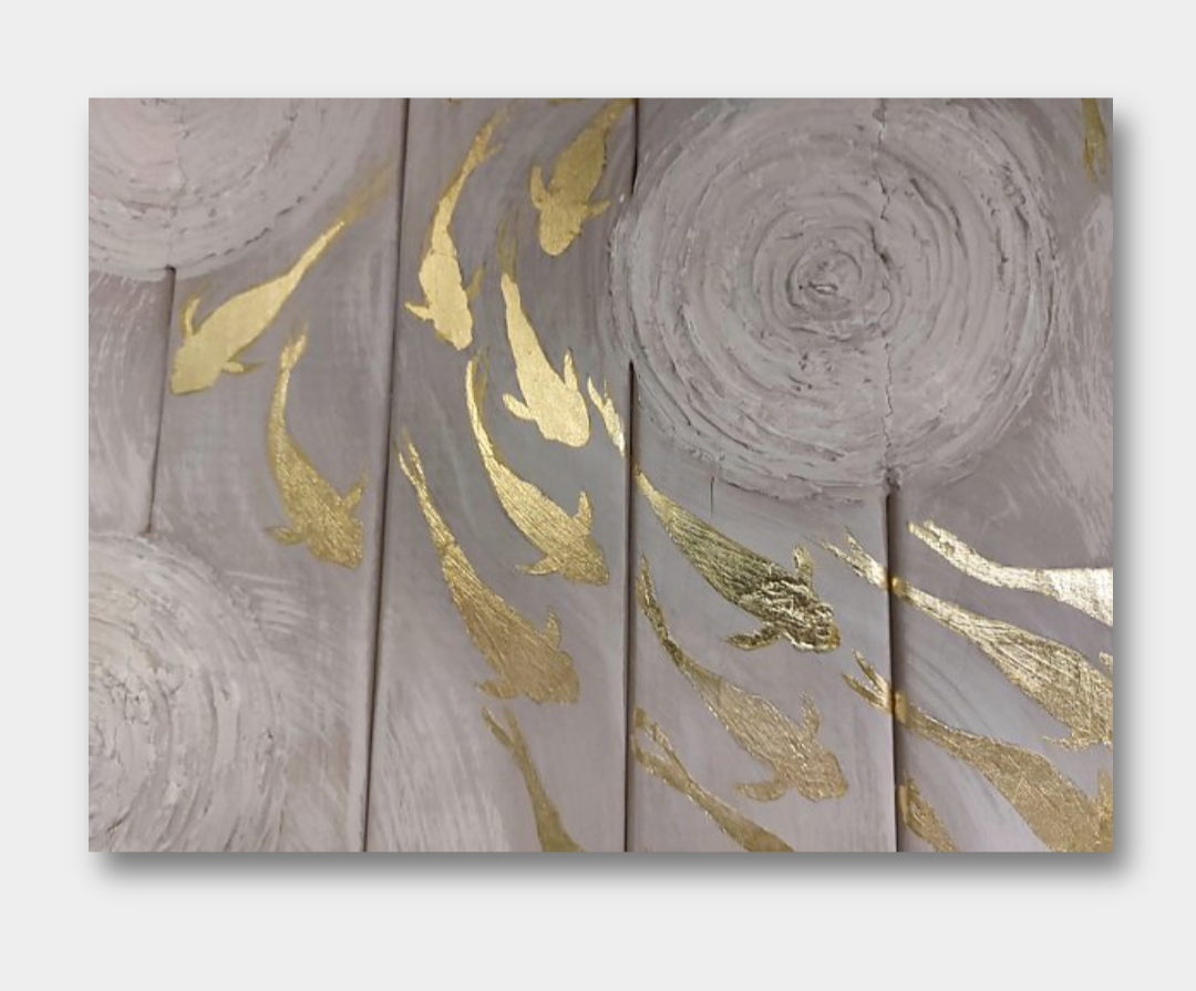 Интерьерная картина на деревянном планшете"Золотые рыбки", 30x40 см, акрил, поталь. Художник Надежда Сосновикова